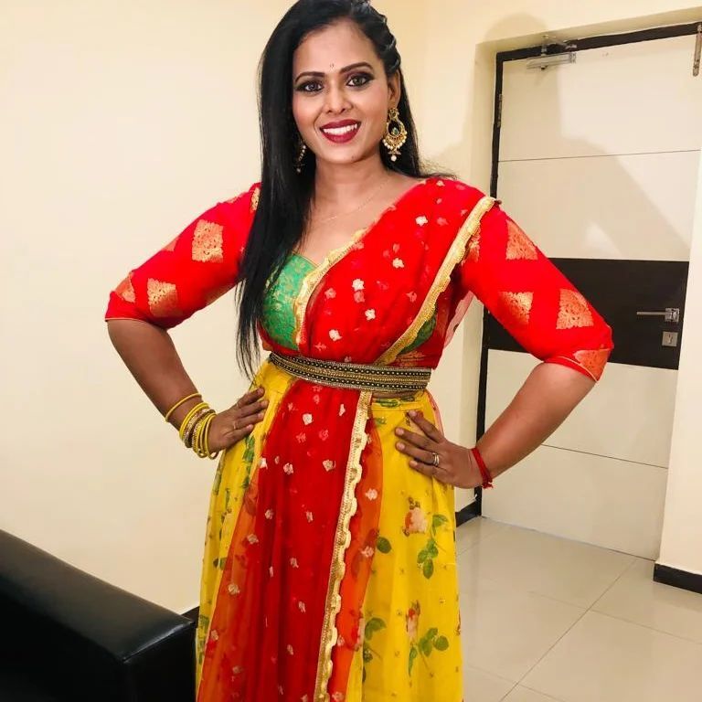 PHOTOS: ரகசிய திருமணமா? சீரியல் நடிகையின் லேட்டஸ்ட் பதிவு.. ஷோக்கான ...