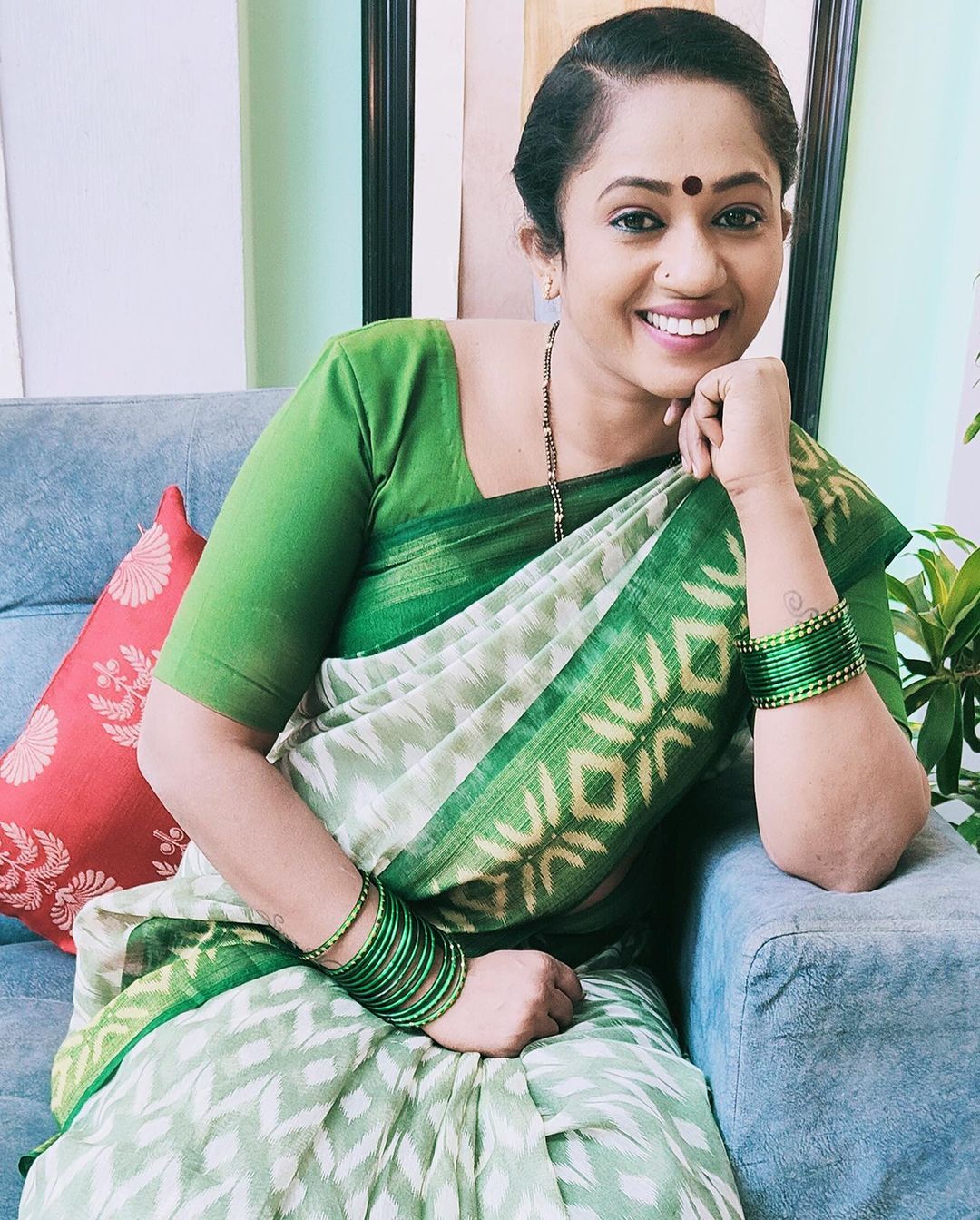 PHOTOS: புதுமனை புகுவிழாவிற்கு அழைப்பு விடுத்த பிக்பாஸ் பிரபலம்.. சிறப்பு விருந்தினர் யாருன்னு ...