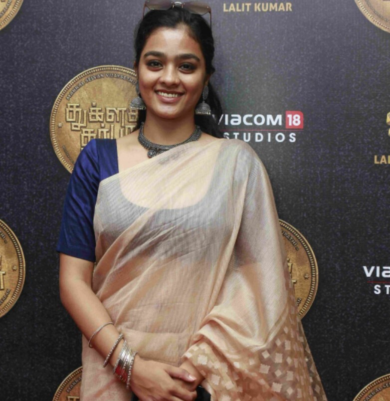 PHOTOS: கையில் விருதுடன்.. செம ஹாப்பியில் விஜய் சேதுபதி பட நடிகை.. வெளியான லேட்டஸ்ட் க்ளிக்ஸ் ...