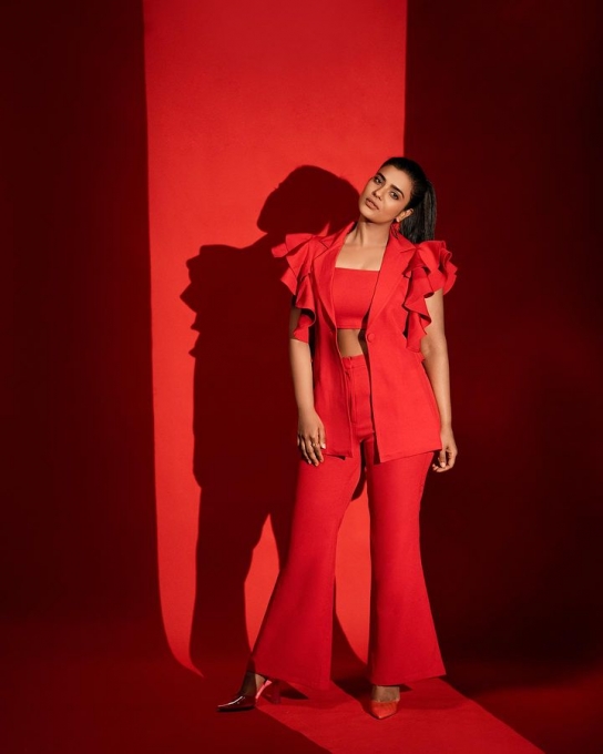 PHOTOS: போட்டோஷூட்டில் அசத்தும் ஐஸ்வர்யா ராஜேஷ்.. இணையத்தளத்தில் ...