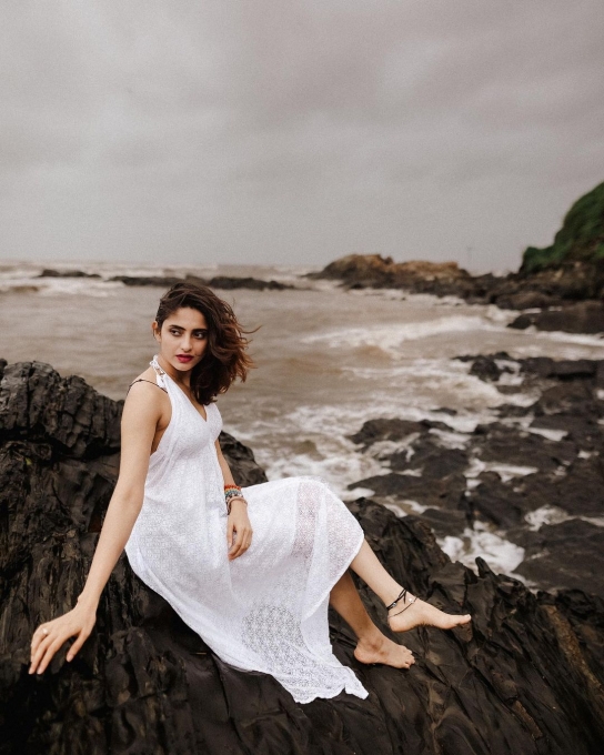 PHOTOS: புடவையில் ஸ்டன்னிங் லுக்கில் பிக் பாஸ் பிரபலம்.. லைக்குகளை குவிக்கும் ரீசென்ட் ...