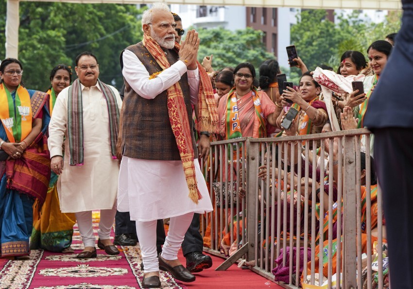 PM Modi Receives Enthusiastic Welcome At BJP Headquarters In Delhi ...