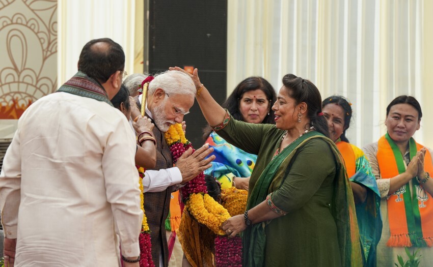PM Modi Receives Enthusiastic Welcome At BJP Headquarters In Delhi ...