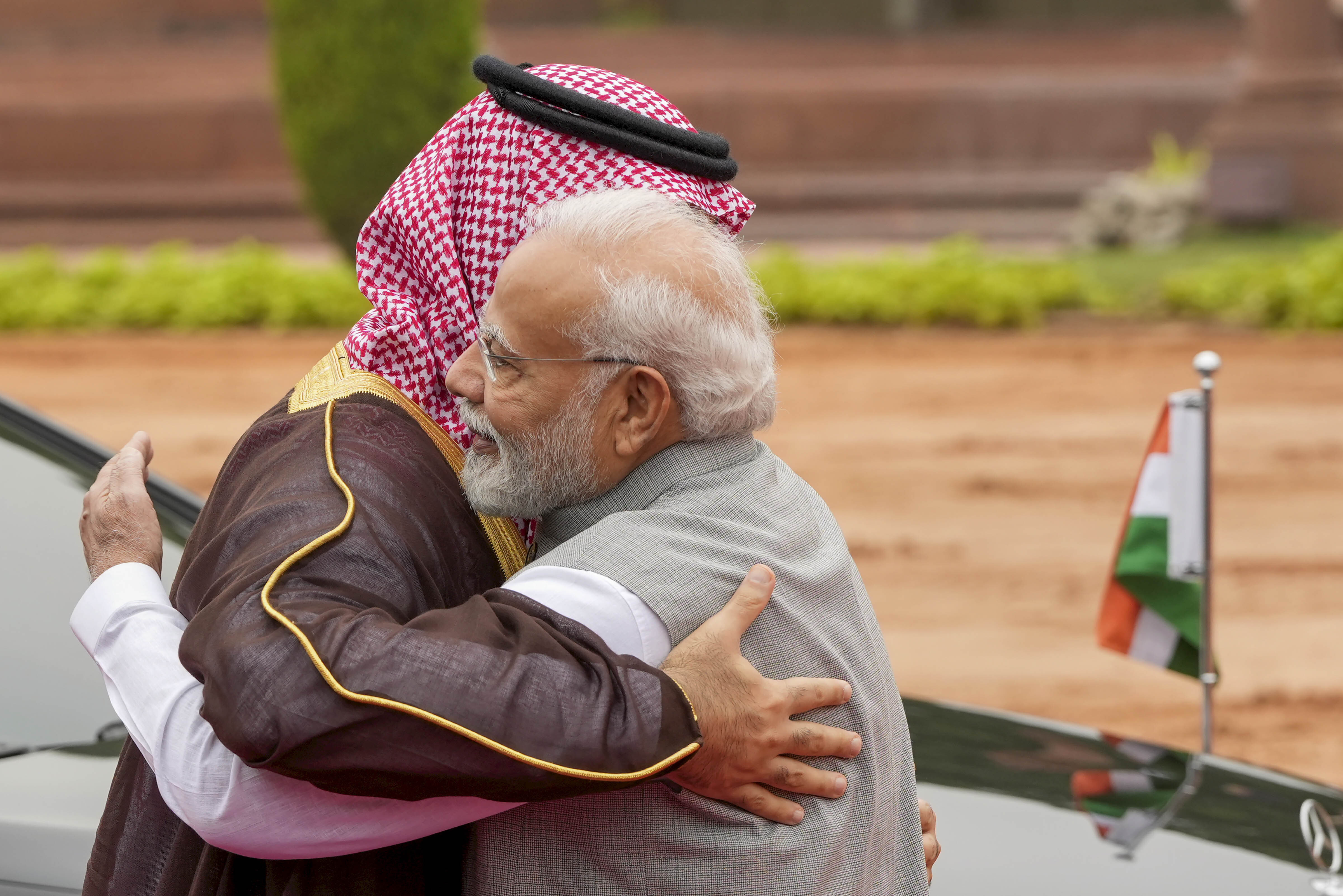 PM Narendra Modi Welcomes Saudi Arabia's Crown Prince And PM Mohammed ...