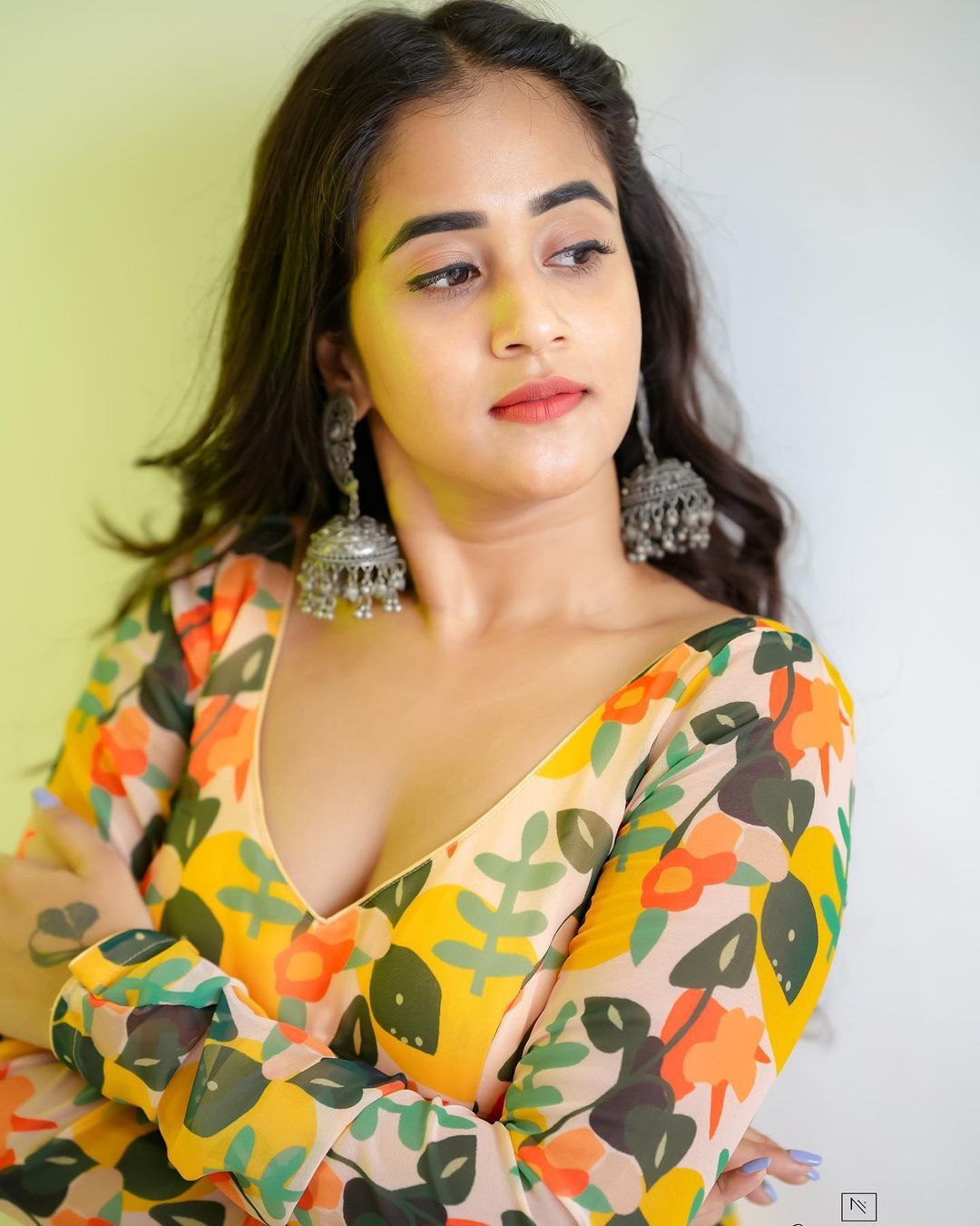 దీప్తి సునైనా అందాల మెరుపులు.. సొగసులతో సెగలు పుట్టిస్తుందిగా..! | Actress Deepthi Sunaina ...