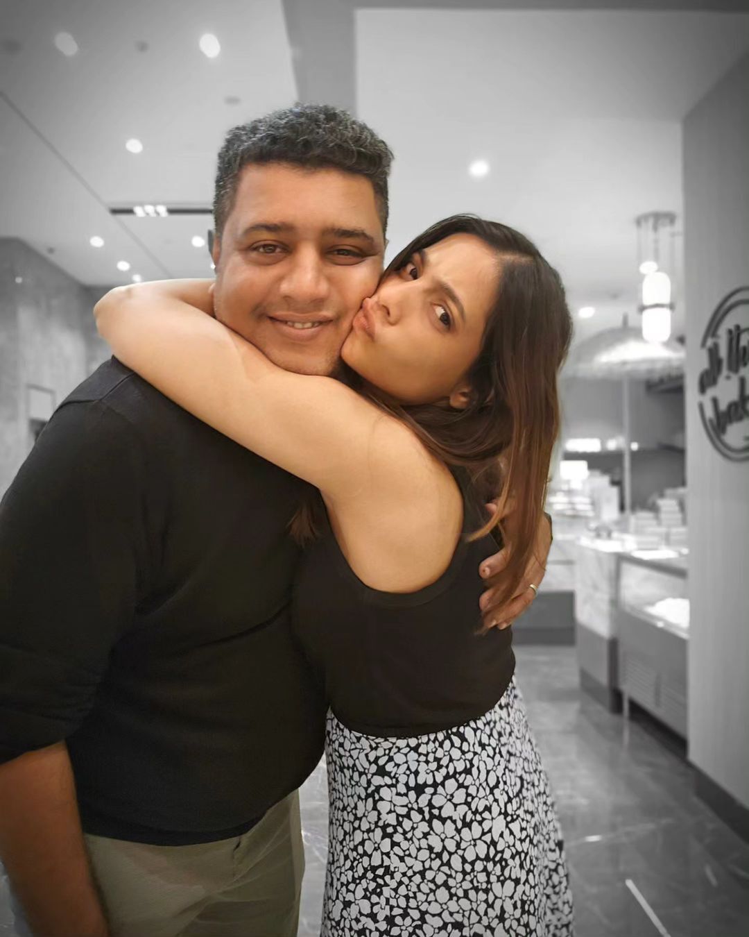 PHOTOS: 'லியோ' படத்தில் வக்கீலாக வந்தது இவங்களா? இவங்களுக்கு இவ்ளோ பெரிய பொண்ணு இருக்கா ...