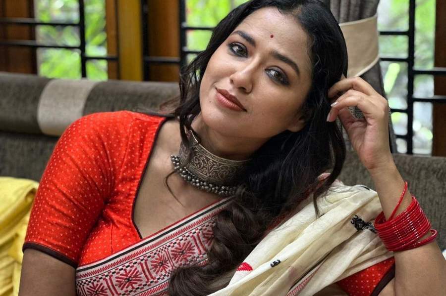 লাল শাড়িতে অনন্যা সোহিনী, সোশ্যাল মিডিয়ায় ধরা দিলেন এক নতুন লুকে, দেখুন ছবি | Actress Sohini ...