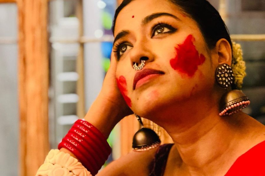 লাল শাড়িতে অনন্যা সোহিনী, সোশ্যাল মিডিয়ায় ধরা দিলেন এক নতুন লুকে, দেখুন ছবি | Actress Sohini ...