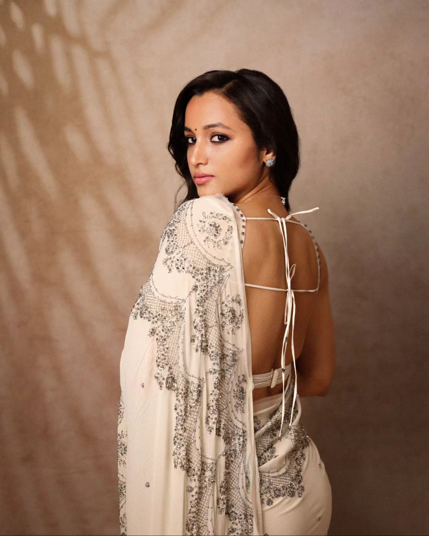 కవ్వించే అందాలతో కాక పుట్టిస్తున్న శ్రీనిధి శెట్టి | Actress Srinidhi ...