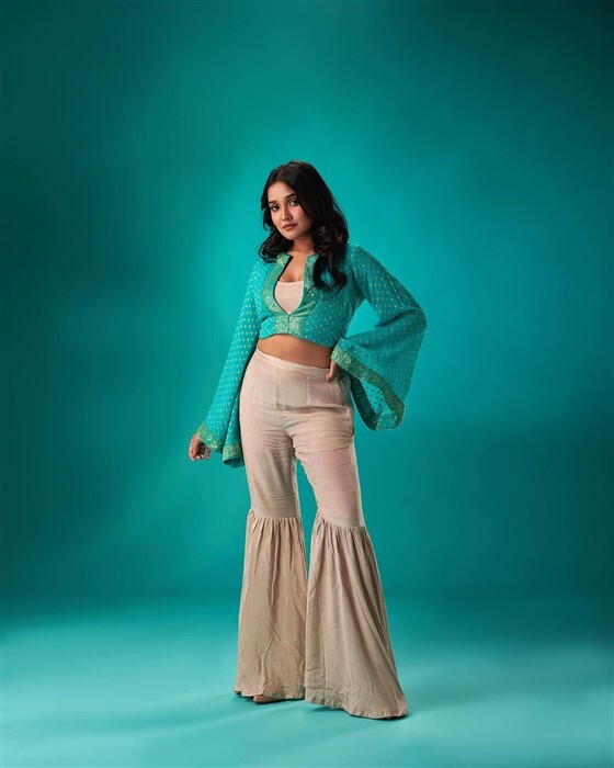 Anikha Surendran's Stunning Look in New PhotoShoot Photos; Photoshoot ...