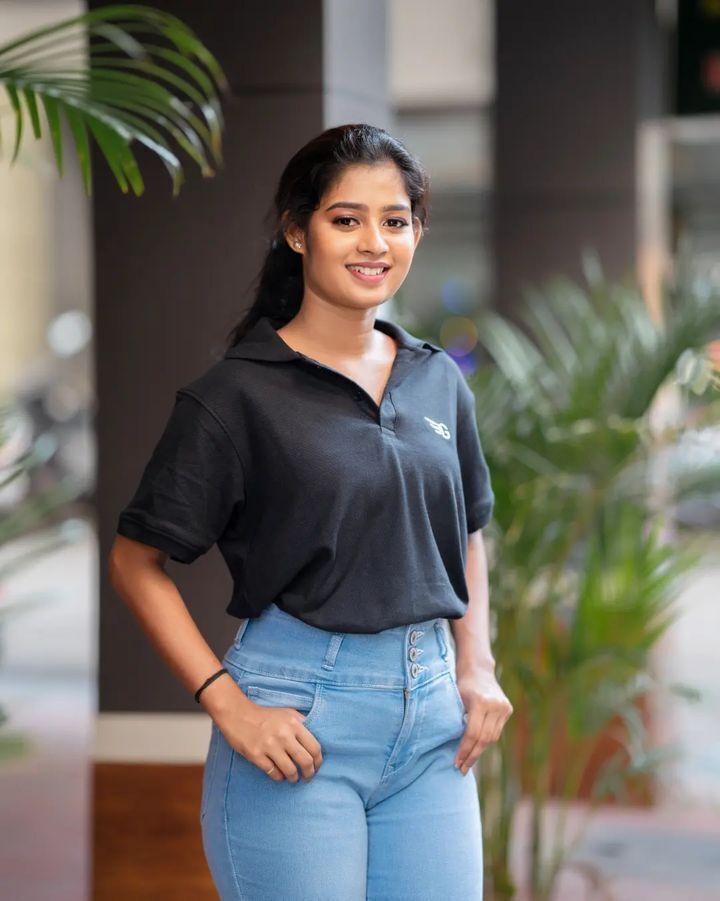 PHOTOS: விஜய்யுடன் நான்.. லியோ ஷூட்டிங் ஸ்பாட் புகைப்படத்தை பகிர்ந்த பிக் பாஸ் ஜனனி.. லேட்டஸ்ட் ...