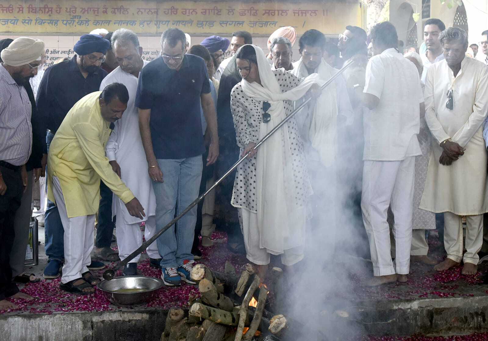 In Pics: Final Rites Of Legendary Indian Cricketer Bishan Singh Bedi ...