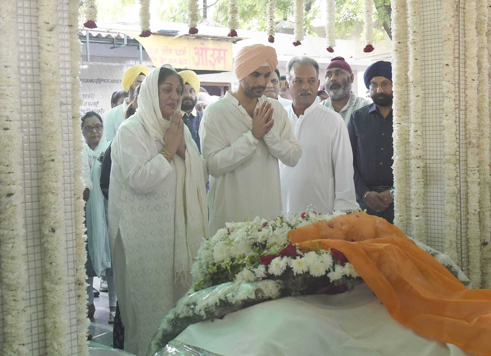 In Pics: Final Rites Of Legendary Indian Cricketer Bishan Singh Bedi ...