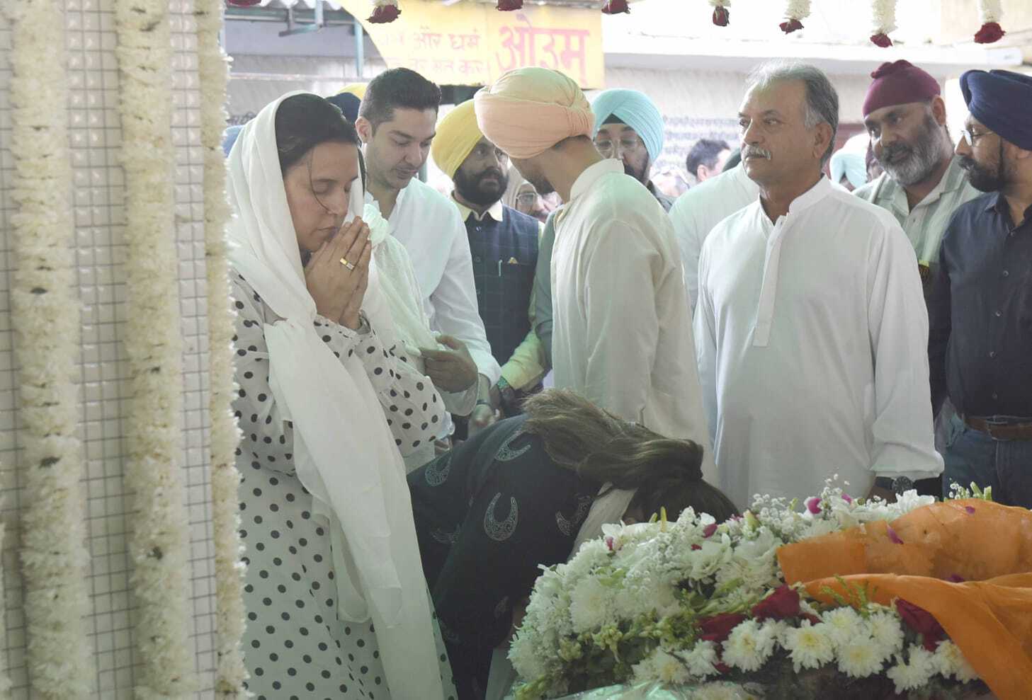In Pics: Final Rites Of Legendary Indian Cricketer Bishan Singh Bedi ...