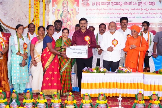 G.Janardhana Reddy: ಲಕ್ಷ್ಮಿ ಪೂಜಾ ಕಾರ್ಯಕ್ರಮದಲ್ಲಿ ಭಾಗಿಯಾಗಿ ಗಮನ ಸೆಳೆದ ಗಾಲಿ ...