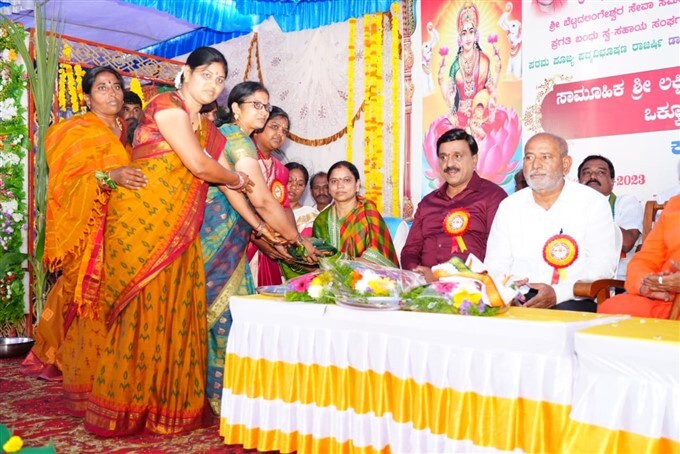 G.Janardhana Reddy: ಲಕ್ಷ್ಮಿ ಪೂಜಾ ಕಾರ್ಯಕ್ರಮದಲ್ಲಿ ಭಾಗಿಯಾಗಿ ಗಮನ ಸೆಳೆದ ಗಾಲಿ ...