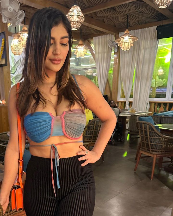 PHOTOS: போட்டோஷூட்டில் அட்ராசிட்டி பண்ணுறாங்களே.. இணையத்தை அதிரவைக்கும் யாஷிகாவின் லேட்டஸ்ட் ...