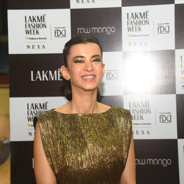 Karisma Kapoor, Saba Azad, Kalki Shine At Lakme Fashion Week In Delhi ...