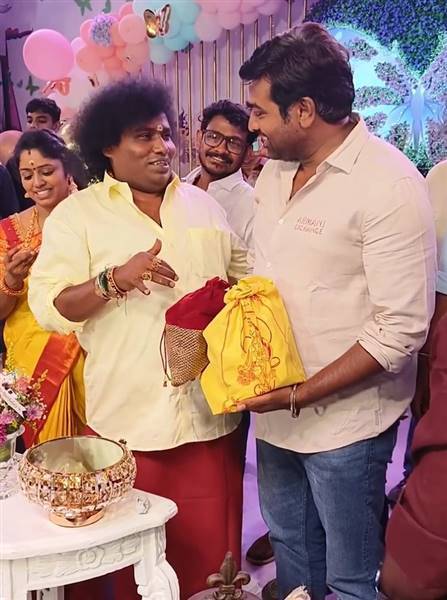 PHOTOS: பிரமாண்டம்.. மளமளவென குவிந்த சினிமா பிரபலங்கள்.. யோகி பாபு மகள் பிறந்தநாள் விழா ...