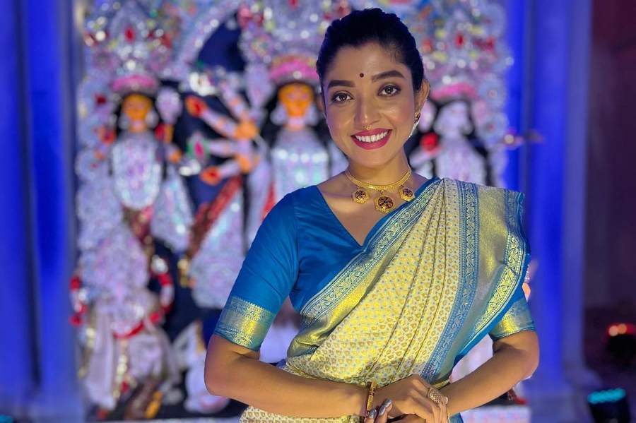 চতুর্থীতে কেমন সাজলেন গৌরব ঘরণী দেবলীনা কুমার? দেখুন সেই ছবি | Latest ...