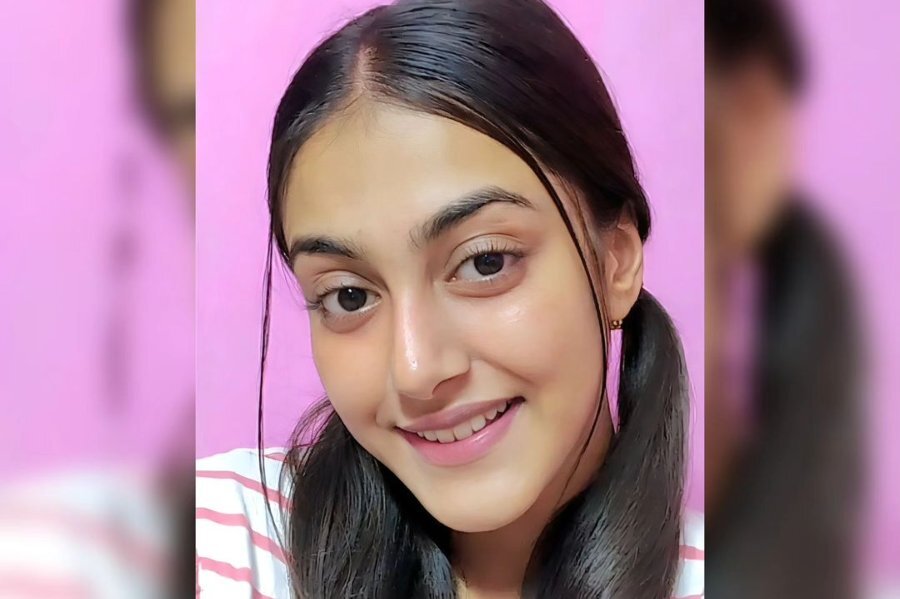 ক্যাজুয়াল লুকে এবার সোশ্যাল মিডিয়ায় ধরা দিলেন অভিনেত্রী মোহনা মাইতি ...