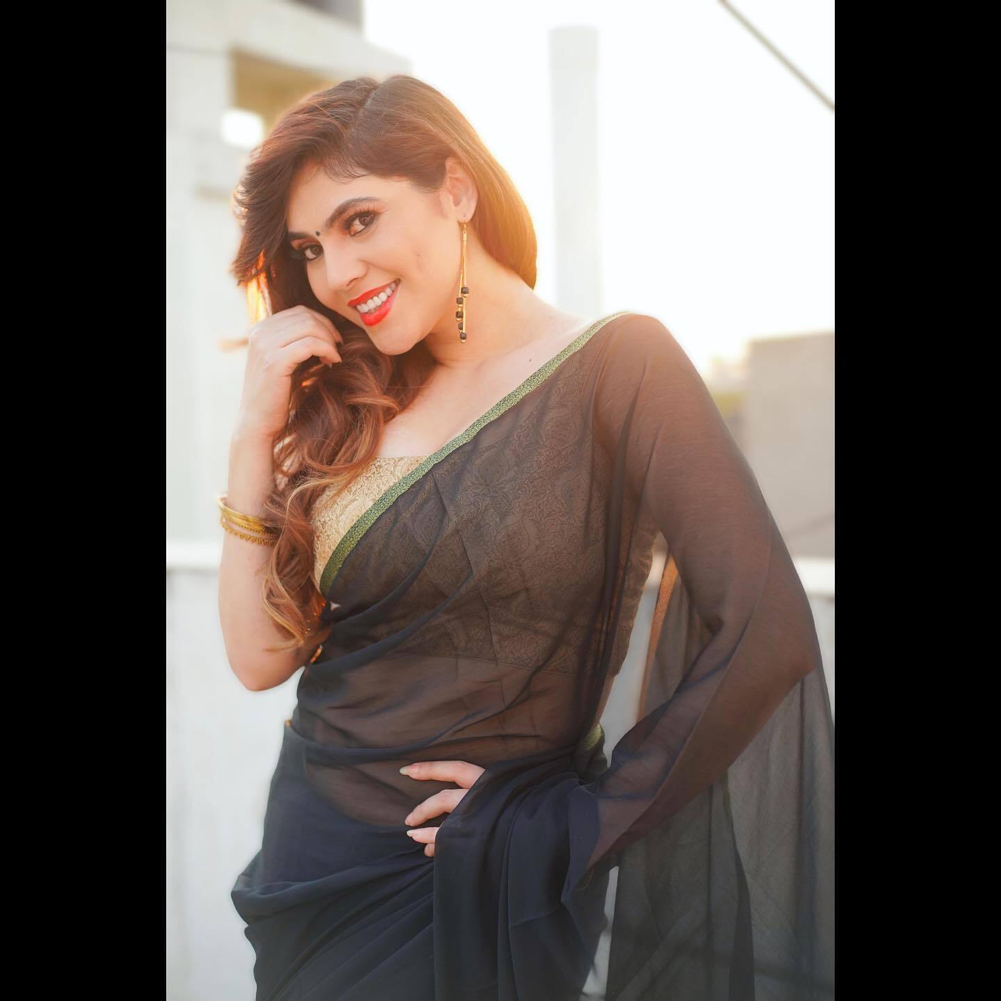 PHOTOS: மிரர் செல்ஃபியில் மிரளவைக்கும் பிக் பாஸ் பிரபலம்.. ஷெரினின் ...