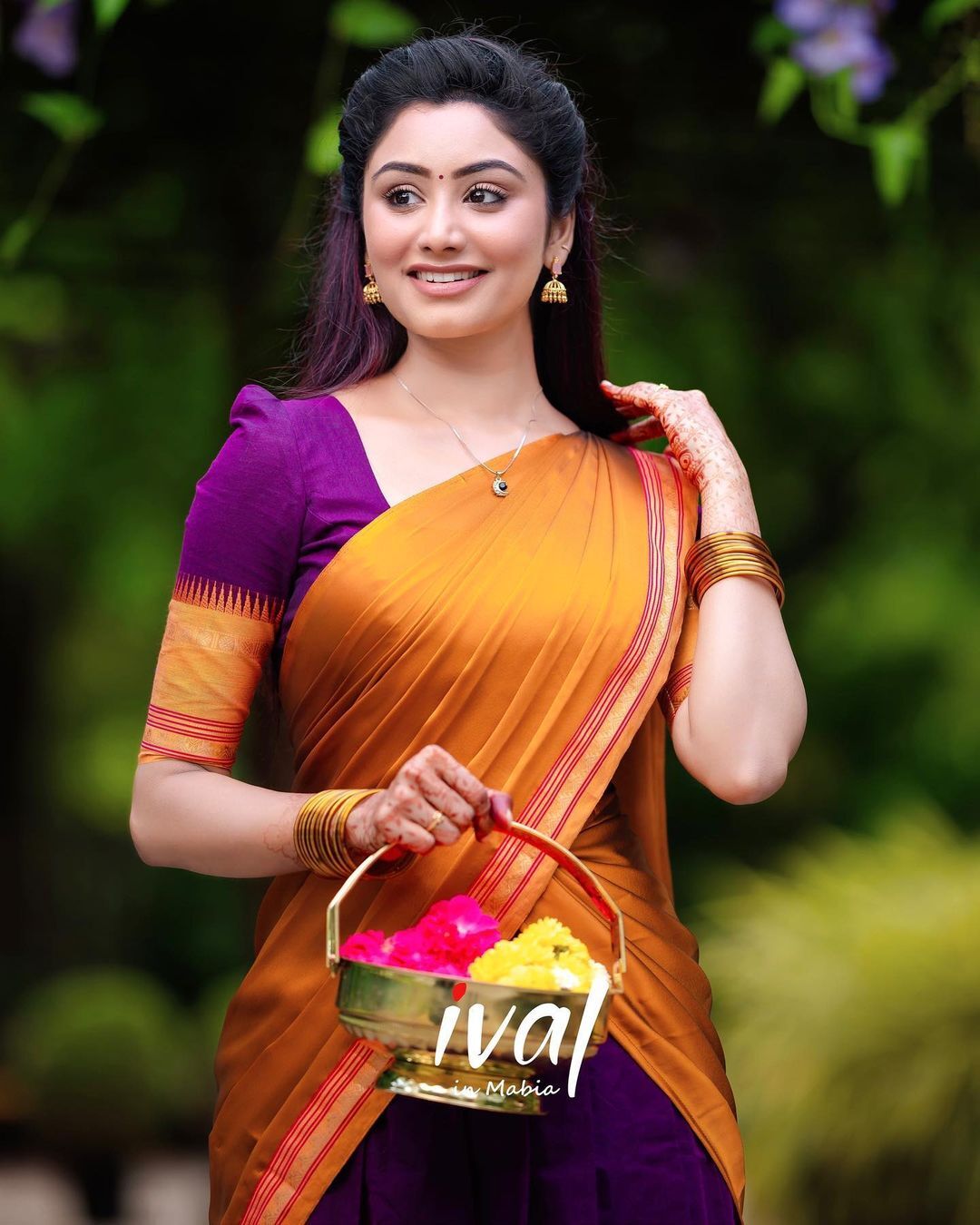 PHOTOS: காரில் வித விதமான போட்டோஸ்.. சீரியல் நடிகையின் லேட்டஸ்ட் ...