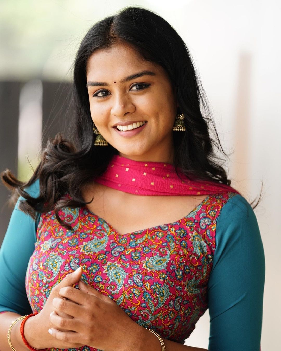 PHOTOS: பீச்சில் கலக்கல் போட்டோஷூட்.. மகாநதி சீரியல் நடிகையின் ஸ்டன்னிங் பிக்ஸ் | television ...