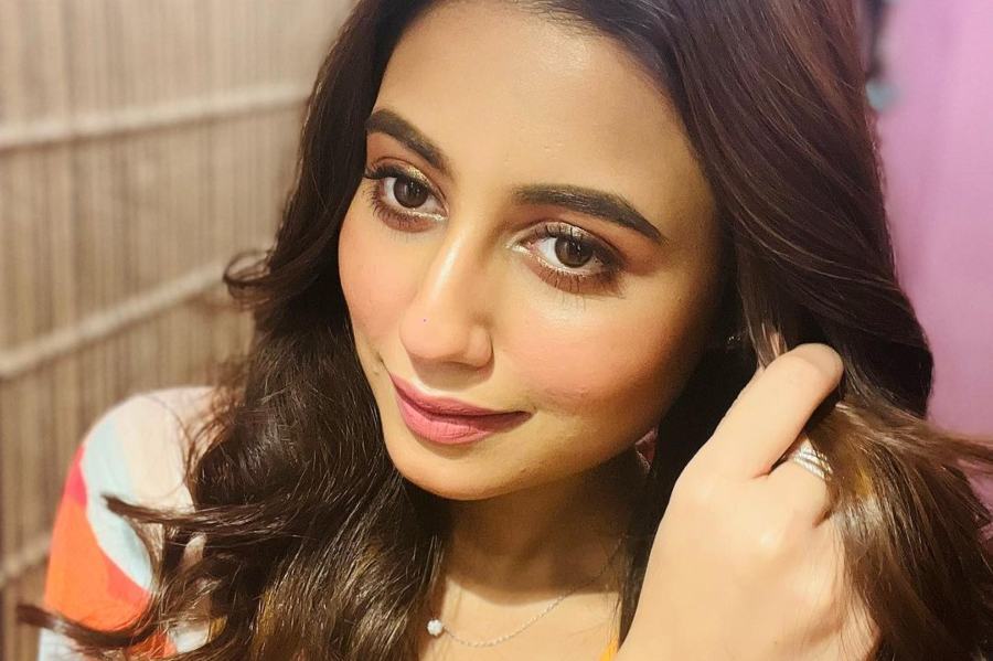 খোলা চুলে মোহময়ী স্বস্তিকা, টেলি অভিনেত্রীর লুকে মজেছেন ভক্তরা | Televison actress Swastikaa ...