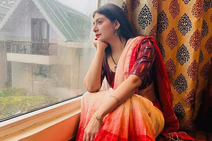 প্রকৃতির শোভা দেখতে ব্যস্ত টেলি অভিনেত্রী স্বীকৃতি মজুমদার, ভাইরাল ছবি ...