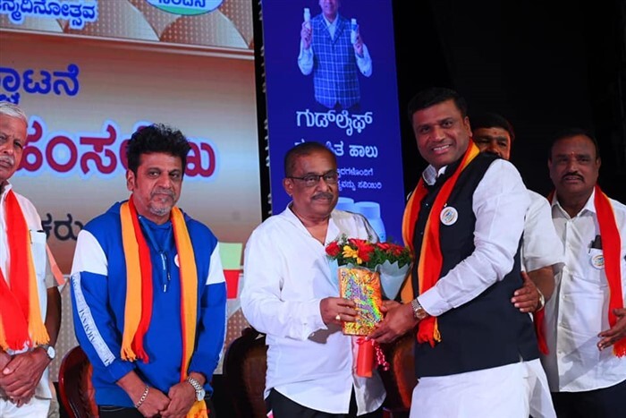 ಕೆಎಂಎಫ್ ಕನ್ನಡ ರಾಜ್ಯೋತ್ಸವದಲ್ಲಿ ಭಾಗಿಯಾದ ಶಿವರಾಜ್‌ ಕುಮಾರ್ | Actor Shivaraj Kumar Participate In KMF ...