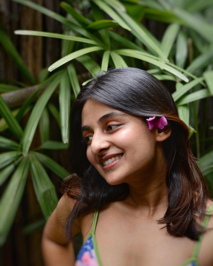 PHOTOS: என்ன இப்படி மாறிட்டீங்க! குட்டி உடையில் போட்டோஷூட் நடத்திய பாபநாசம் பட நடிகை.. மிரட்டல் ...