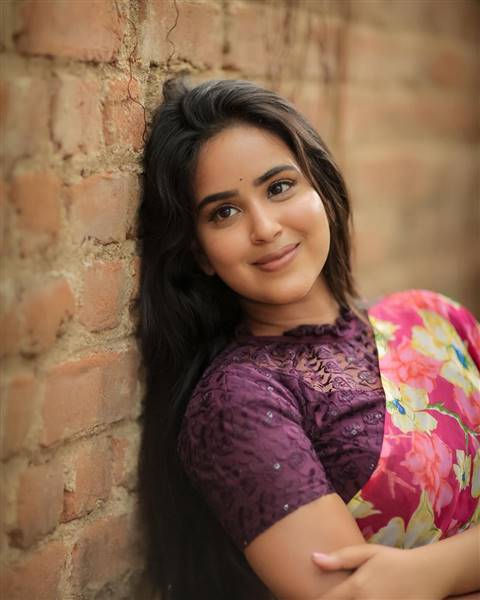 PHOTOS: சுடிதாரில் கலக்கல் போட்டோஷூட்.. ஜீ தமிழ் சீரியல் நடிகையின் ...