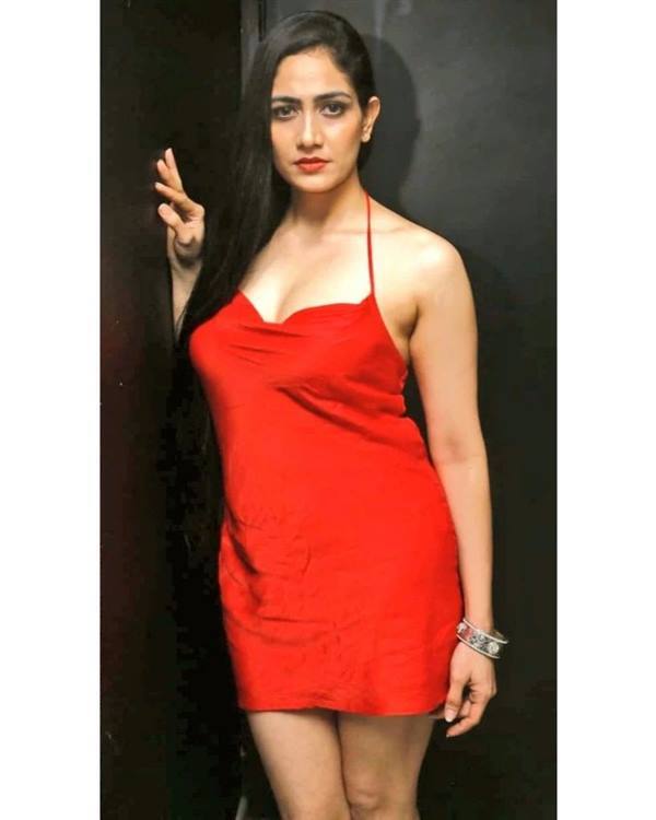 PHOTOS: 'சட்டப்படி குற்றம்' பட நடிகையா இது! அல்ட்ரா மாடர்ன் அவுட் ஃபிட்டில் அசத்தல் போட்டோஷூட் ...