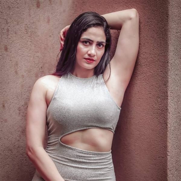 PHOTOS: 'சட்டப்படி குற்றம்' பட நடிகையா இது! அல்ட்ரா மாடர்ன் அவுட் ஃபிட்டில் அசத்தல் போட்டோஷூட் ...