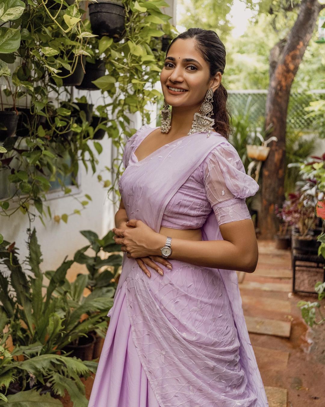 PHOTOS: புடவையில் ஸ்டன்னிங் போஸ்.. பிக்பாஸ் பிரபலம் லாஸ்லியாவின் ...