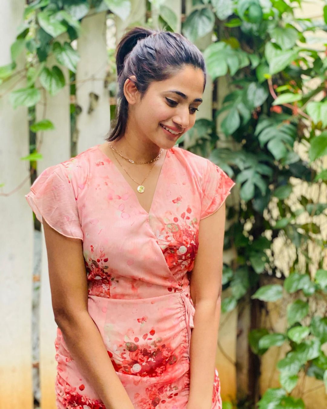 PHOTOS: புடவையில் ஸ்டன்னிங் போஸ்.. பிக்பாஸ் பிரபலம் லாஸ்லியாவின் ...