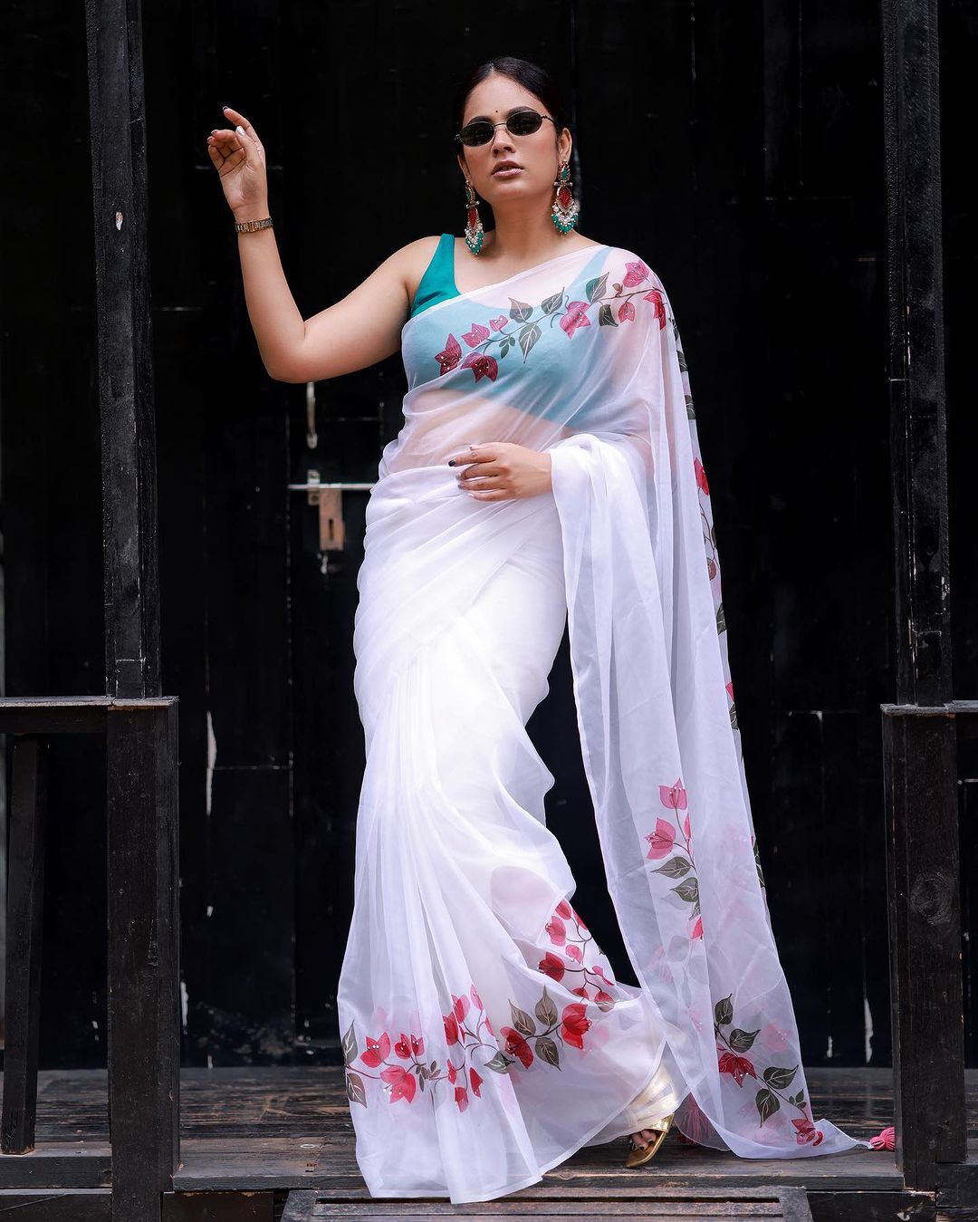 PHOTOS: பிளாக் கலர் சுடிதாரில் க்யூட்டான சிரிப்பு.. நடிகை நந்திதாவின் ...