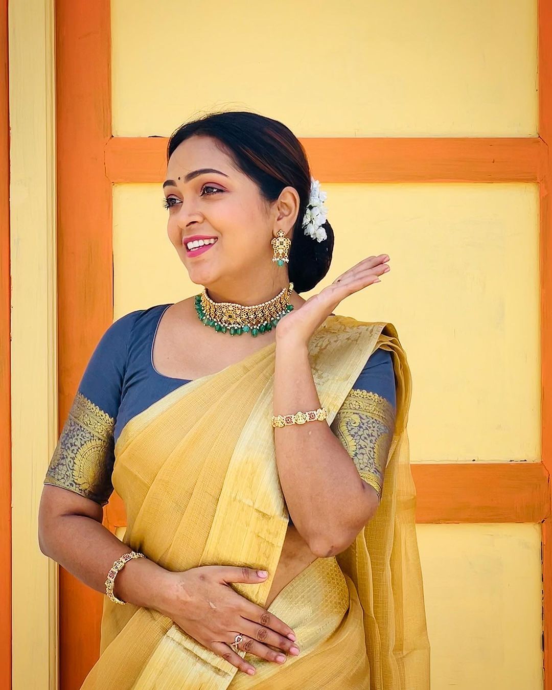 PHOTOS: மாடர்ன் அவுட்பிட்டில் கலக்கல் போஸ்.. விஜய் டிவி சீரியல் ...