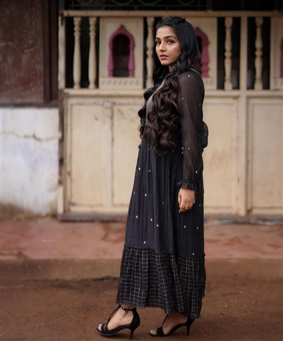 Actress Rajisha Vijayan's Classy Look In Black Colour Frock Goes Viral ...