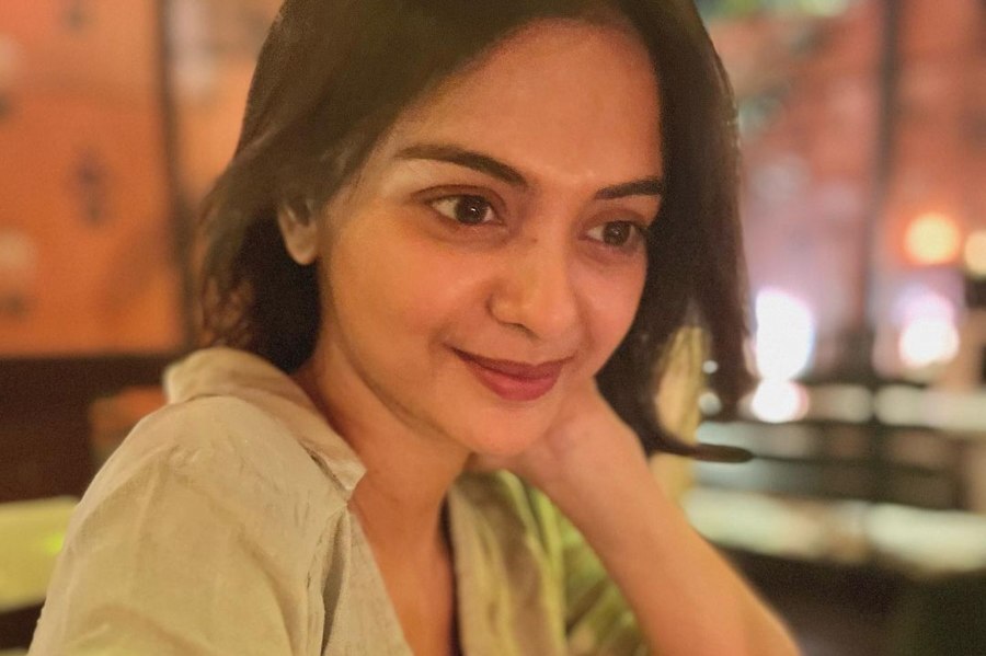 শার্টেই কামাল শোলাঙ্কির, অভিনেত্রীর নয়া অবতারে মুগ্ধ নেটবাসী | Actress ...