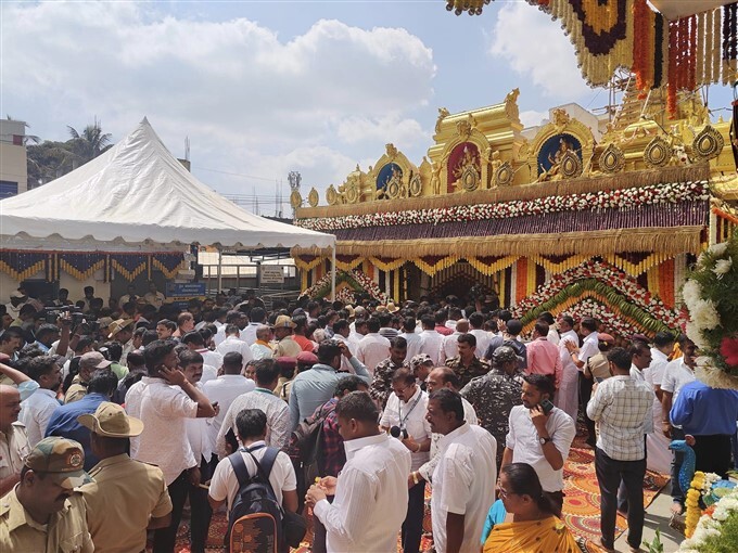ವರ್ಷದ ಬಳಿಕ ಹಾಸನಾಂಬ ದೇವಾಲಯದ ಬಾಗಿಲು ಓಪನ್‌ | Hasanamba Temple Open Photos ...