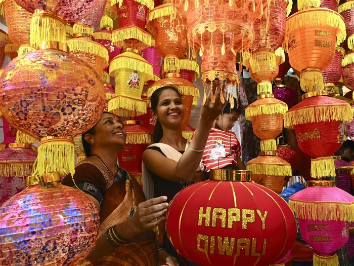 In Pics: India Glows With Diwali Preparations Photos: HD Images ...
