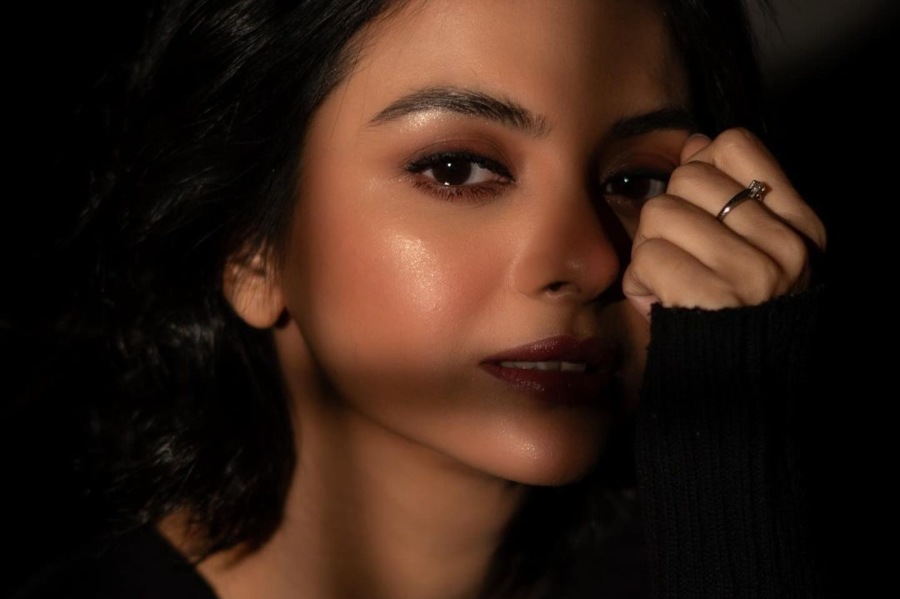 এবার কালো পোশাকে সোশ্যাল মিডিয়ায় ধরা দিলেন শোলাঙ্কি, দেখুন ছবি ...