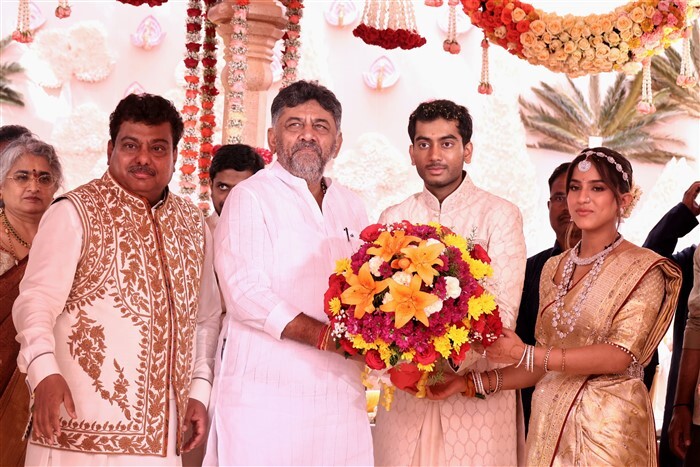 ಅರಮನೆ ಮೈದಾನದಲ್ಲಿ 'ಶಾಮನೂರು-ಪಾಟೀಲ್' ಮಕ್ಕಳ ವಿವಾಹ ಸಂಭ್ರಮ: ವಧು-ವರಗೆ ...