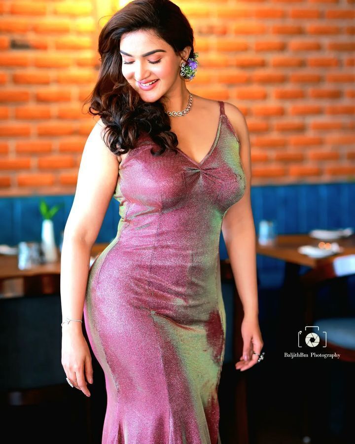 PHOTOS: பிங்க் அவுட் பிட்டில்.. பார்பி கேர்ள் லுக்கில் மலையாள நடிகை ...