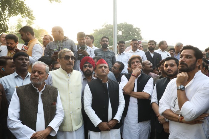 Subrata Roy Final Rites Perfomed At Lucknow Photos: HD Images, Pictures ...