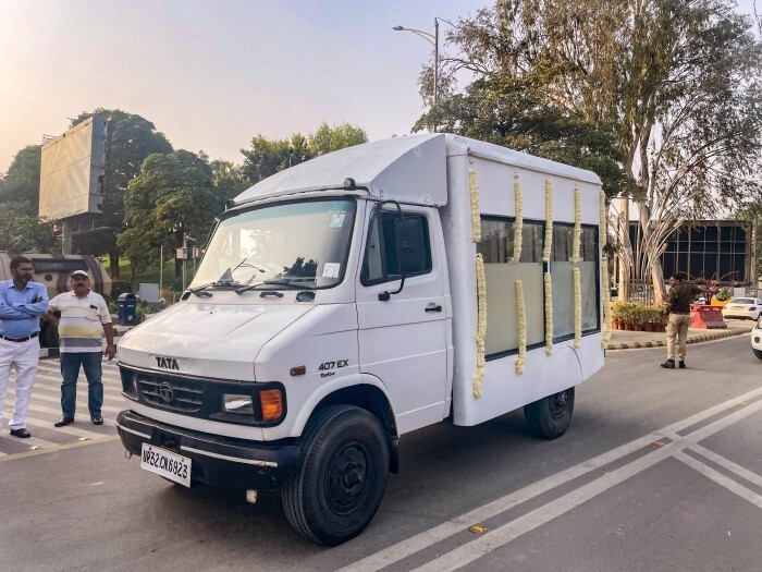 Subrata Roy Final Rites Perfomed At Lucknow Photos: HD Images, Pictures ...