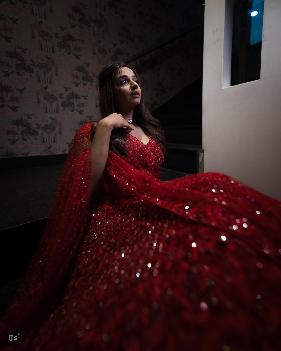 PHOTOS: என்னம்மா பேண்ட் இது? தீபாவளி போட்டோஷூட்டிற்காக இப்படியா ...