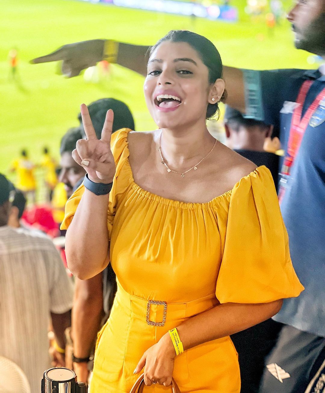 কালো পোশাকে অনন্যা গীতশ্রী, নয়া অবতারে মজেছেন অনুগামীরা | Televison ...